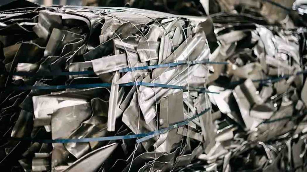 Aluminio vs. acero galvanizado: Guía de selección de materiales