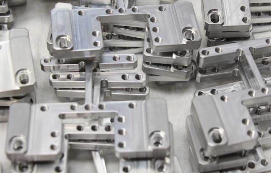 CNC Milling for Small Batch Production: Efficiency and Precision